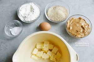 Biscuiti cu unt de arahide